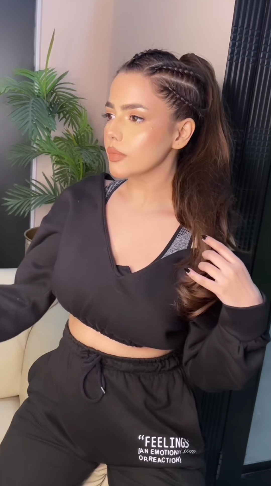 Hina Ashfaq's New Gorgeous Gym Wear Pictures & Reels | Reviewit.pk