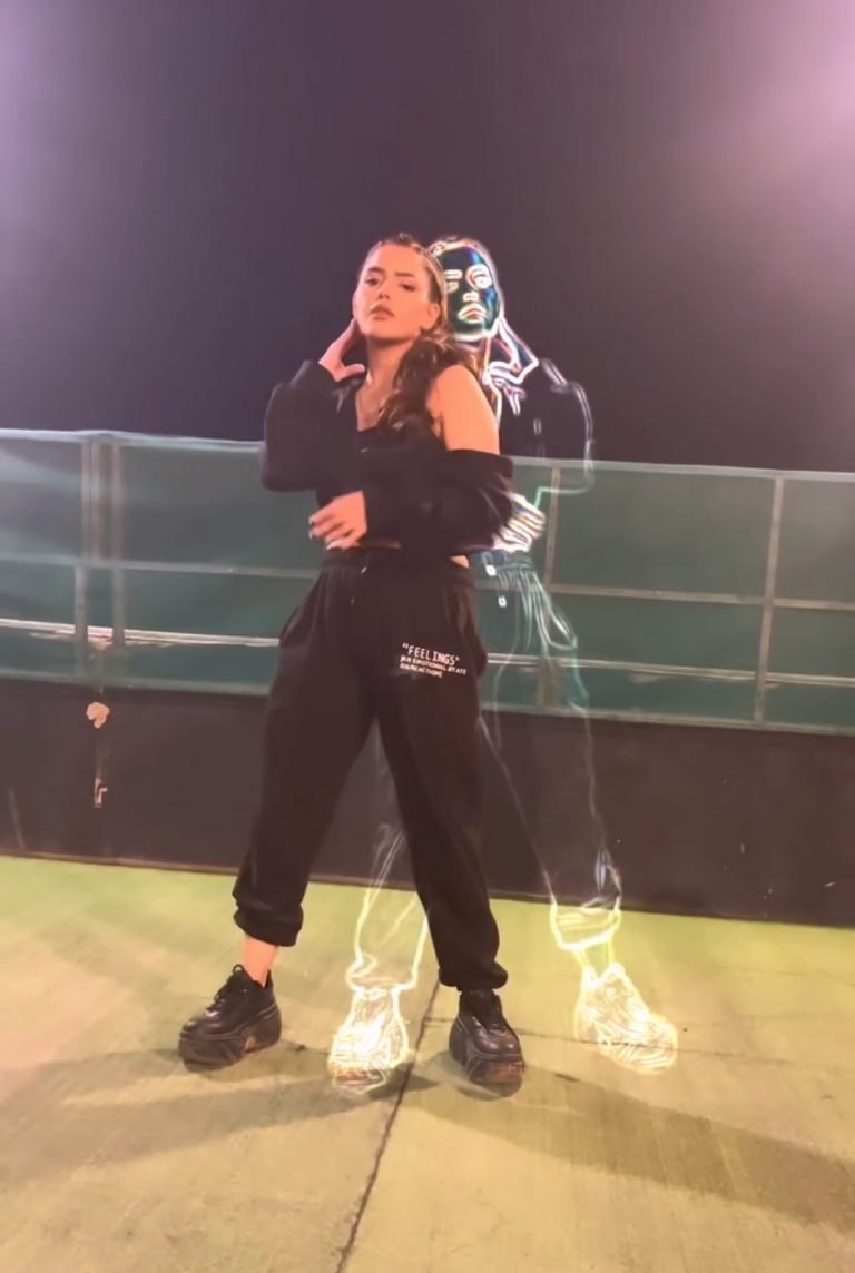 Hina Ashfaq's New Gorgeous Gym Wear Pictures & Reels | Reviewit.pk