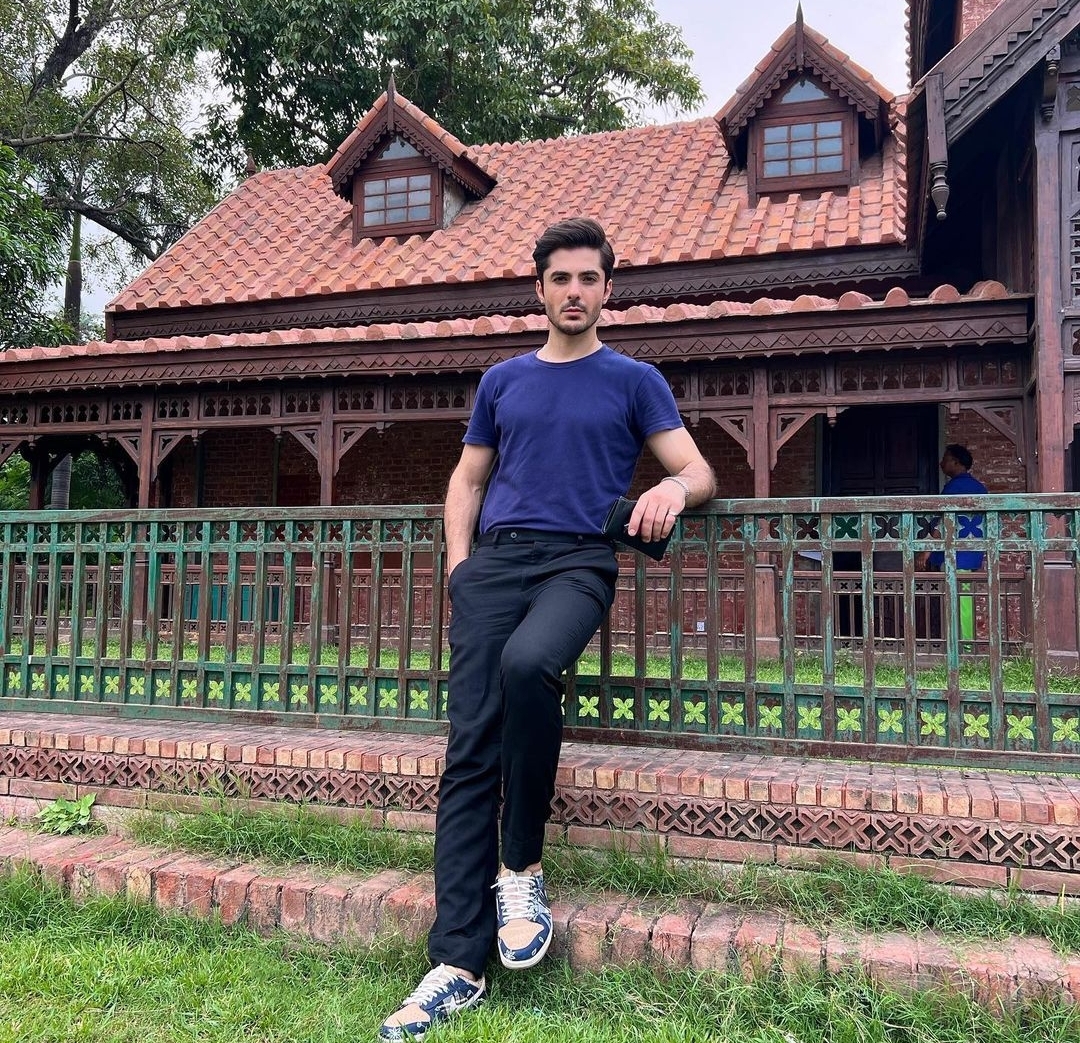 Junaid Jamshed Niazi Celebrates Daughter's Birthday | Reviewit.pk