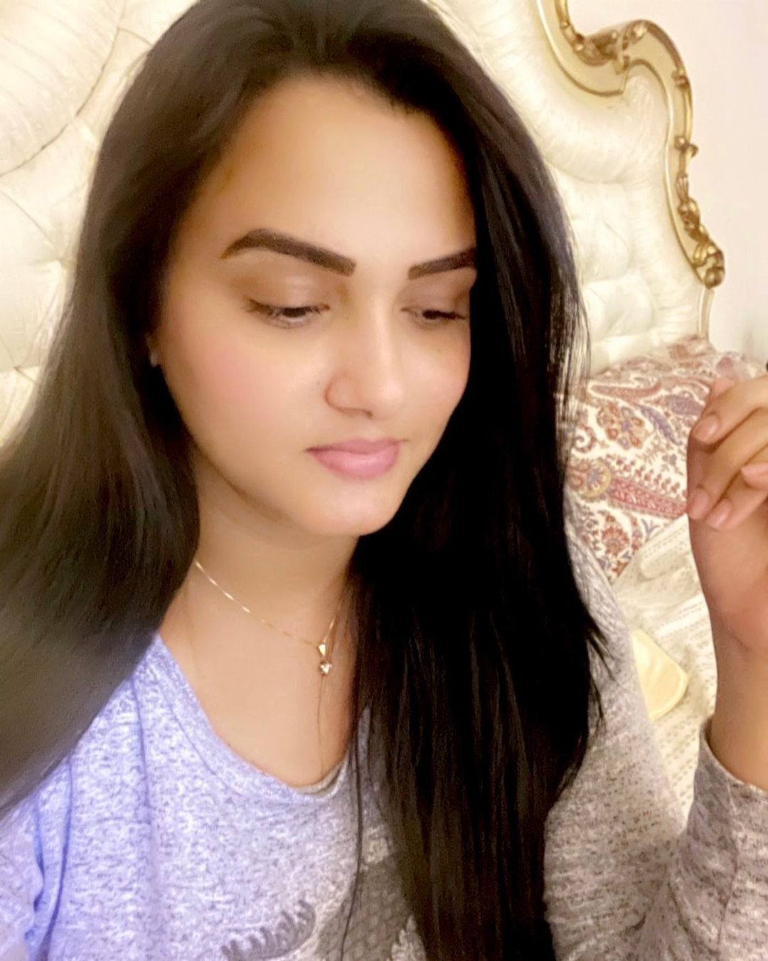 Adorable Kiran Tabeir Shares New Pictures With Daughter | Reviewit.pk