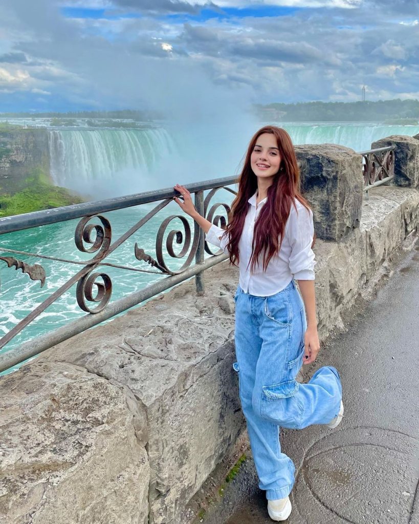 Komal Meer Treats Fans With Adorable Pictures From Canada | Reviewit.pk