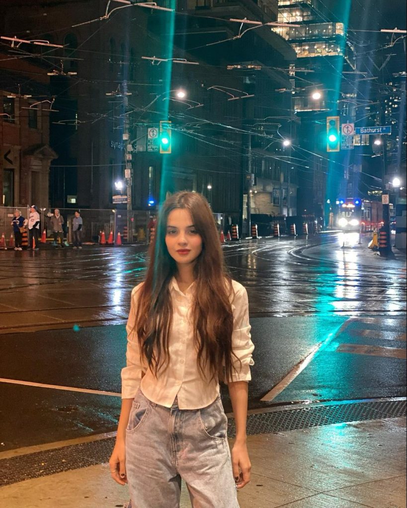 Komal Meer Treats Fans With Adorable Pictures From Canada | Reviewit.pk