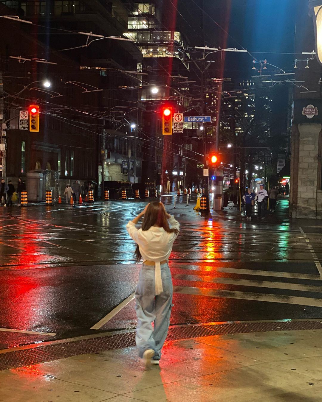 Komal Meer Treats Fans With Adorable Pictures From Canada | Reviewit.pk