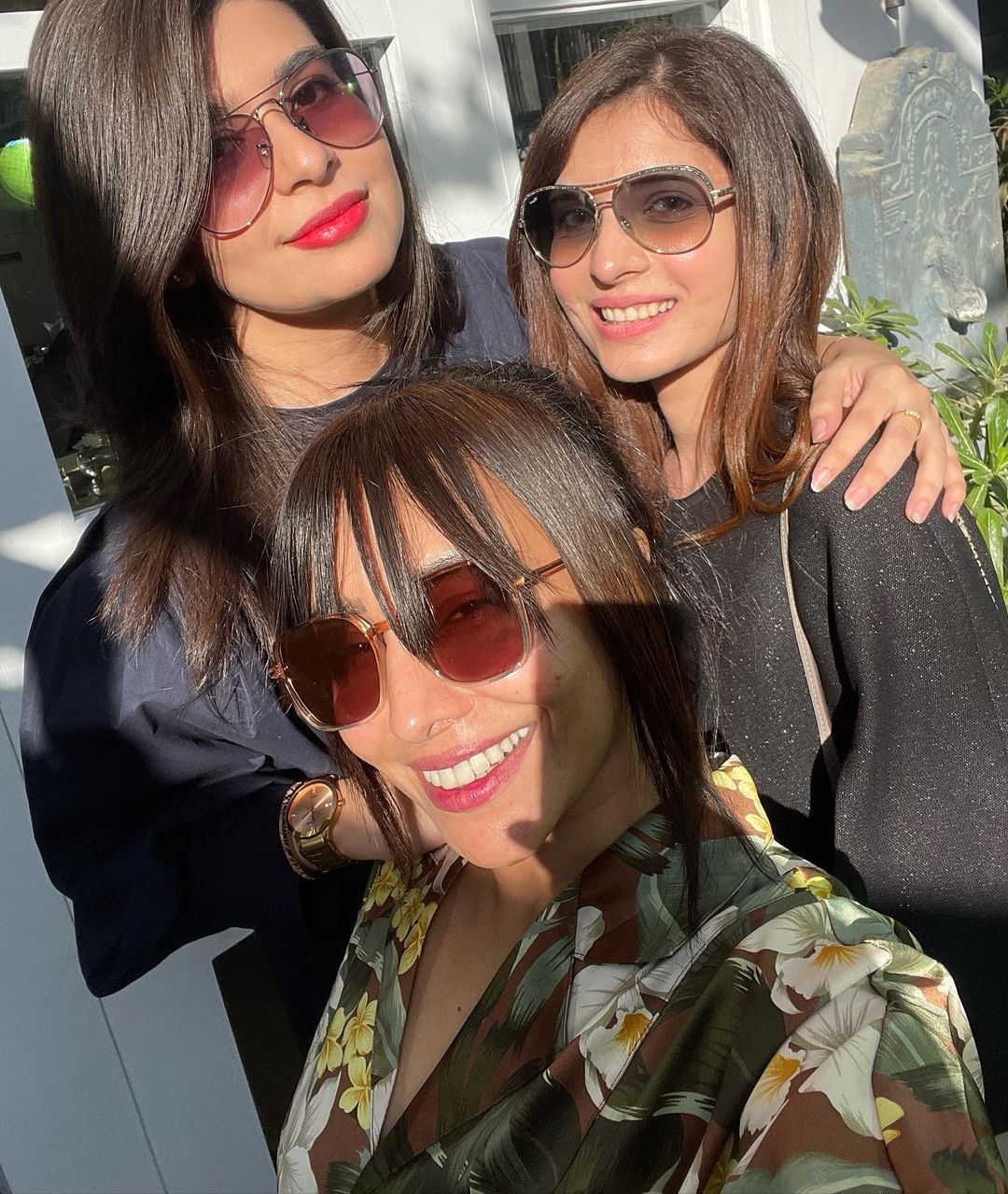 Maira Khan Treats Fans With Adorable New Pictures | Reviewit.pk