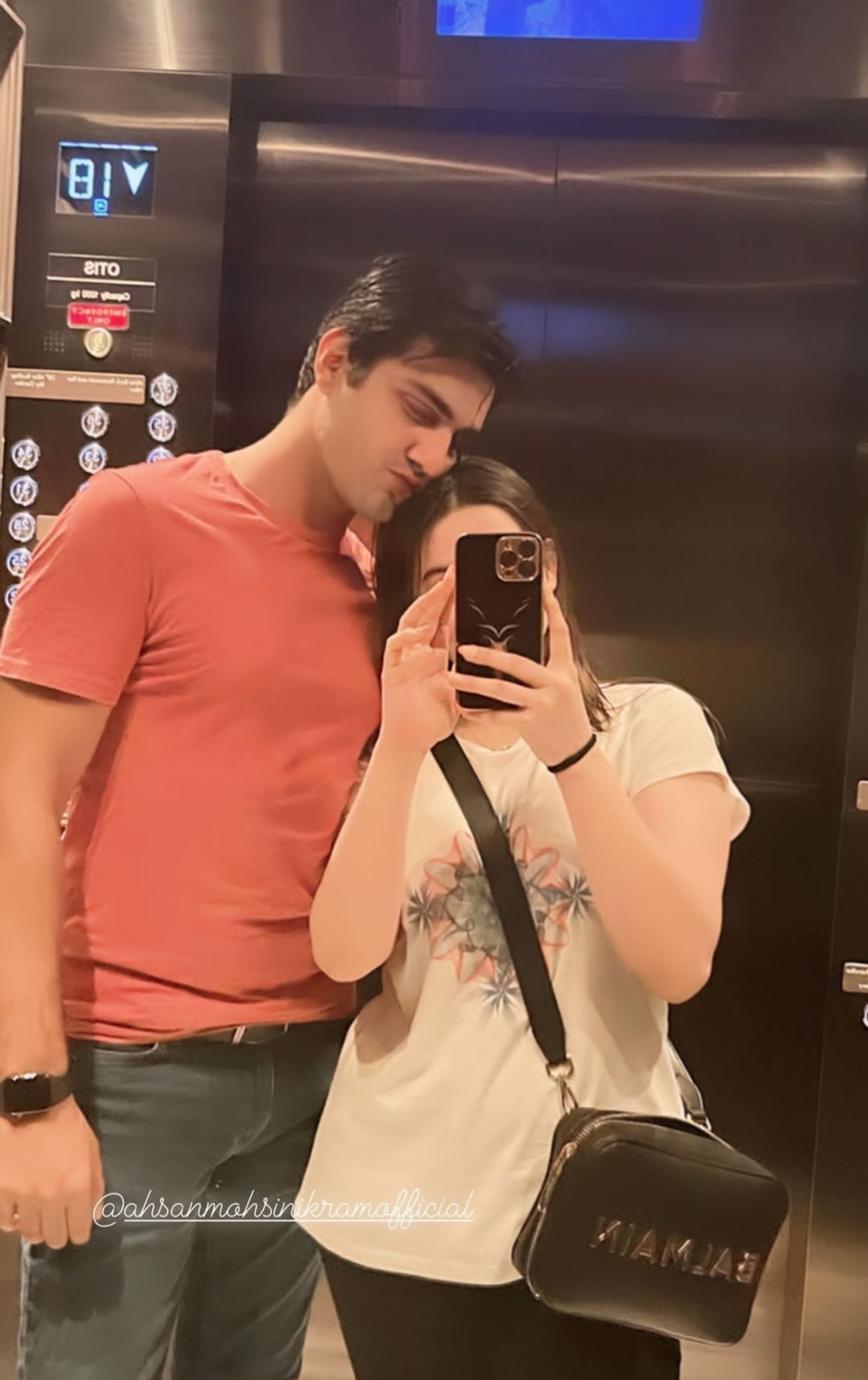 Minal Khan & Ahsan Mohsin Ikram Pictures from Bangkok, Thailand | Reviewit.pk