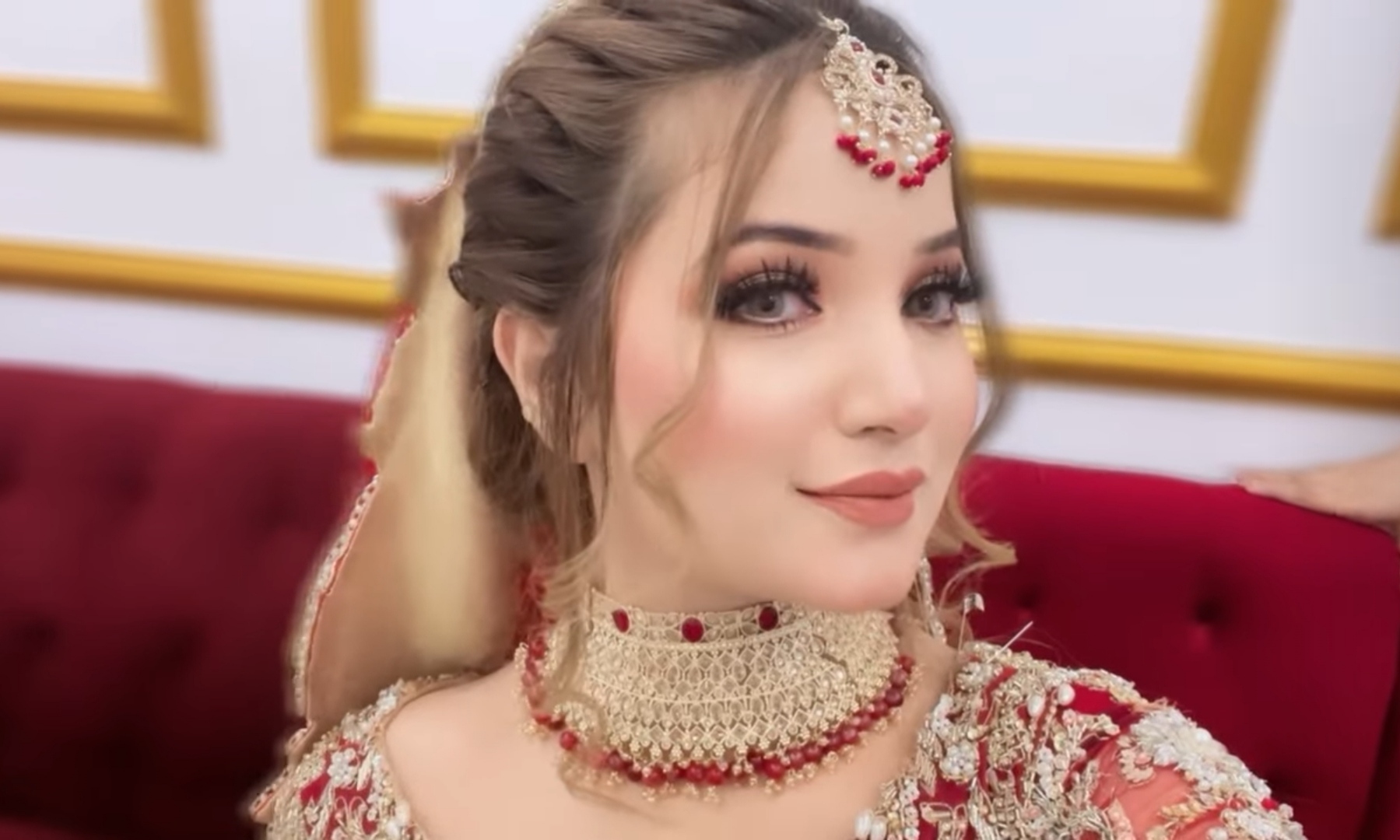 Rabeeca Khan Poses for a Cool Bridal Photoshoot | Reviewit.pk