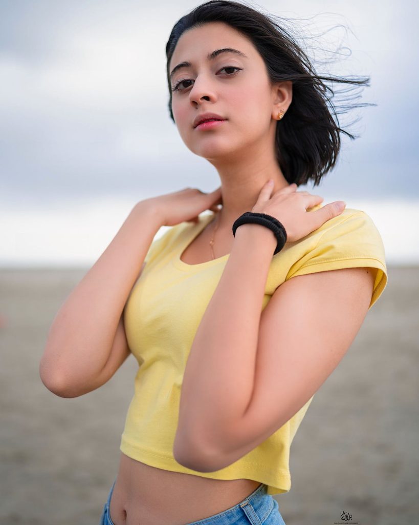 Sabeena Syed From Dobara Dazzles In Western Looks | Reviewit.pk