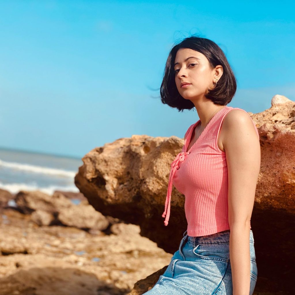 Sabeena Syed From Dobara Dazzles In Western Looks | Reviewit.pk