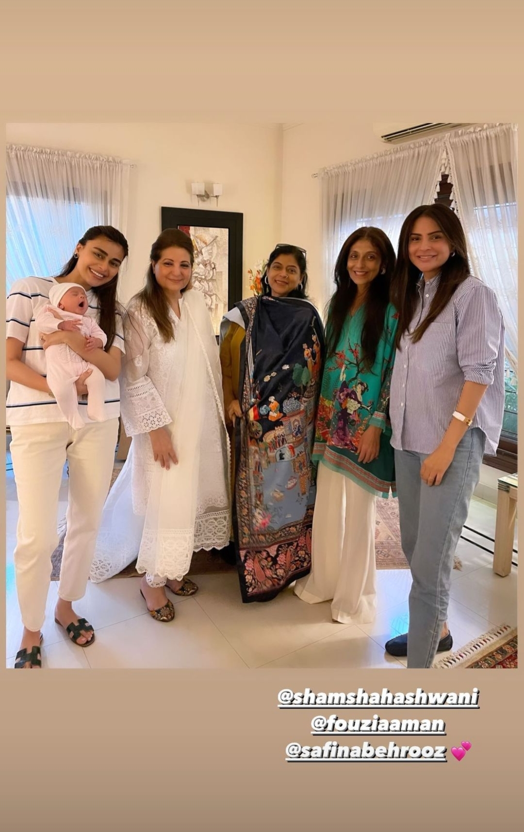 Sadaf Kanwal Friends' New Pictures With Her Daughter Zahra | Reviewit.pk