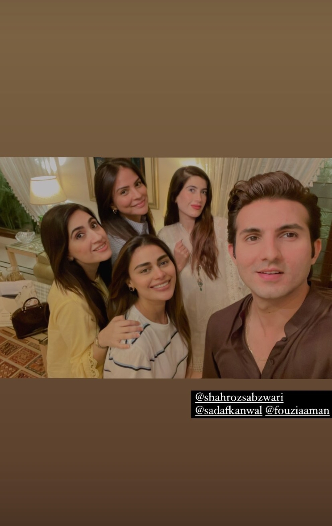 Sadaf Kanwal Friends' New Pictures With Her Daughter Zahra | Reviewit.pk