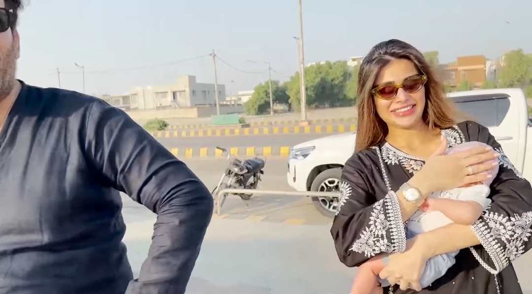 Sadaf & Shahroz New Vlog from Karachi Sea View | Reviewit.pk