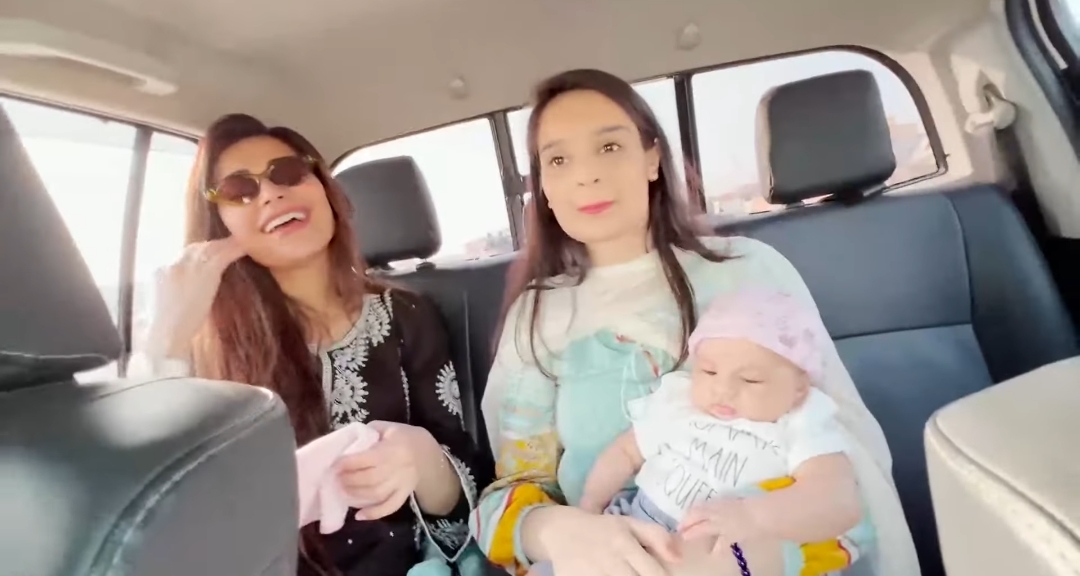 Sadaf & Shahroz New Vlog from Karachi Sea View | Reviewit.pk