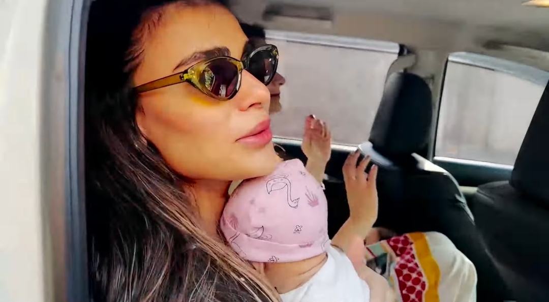 Sadaf & Shahroz New Vlog from Karachi Sea View | Reviewit.pk