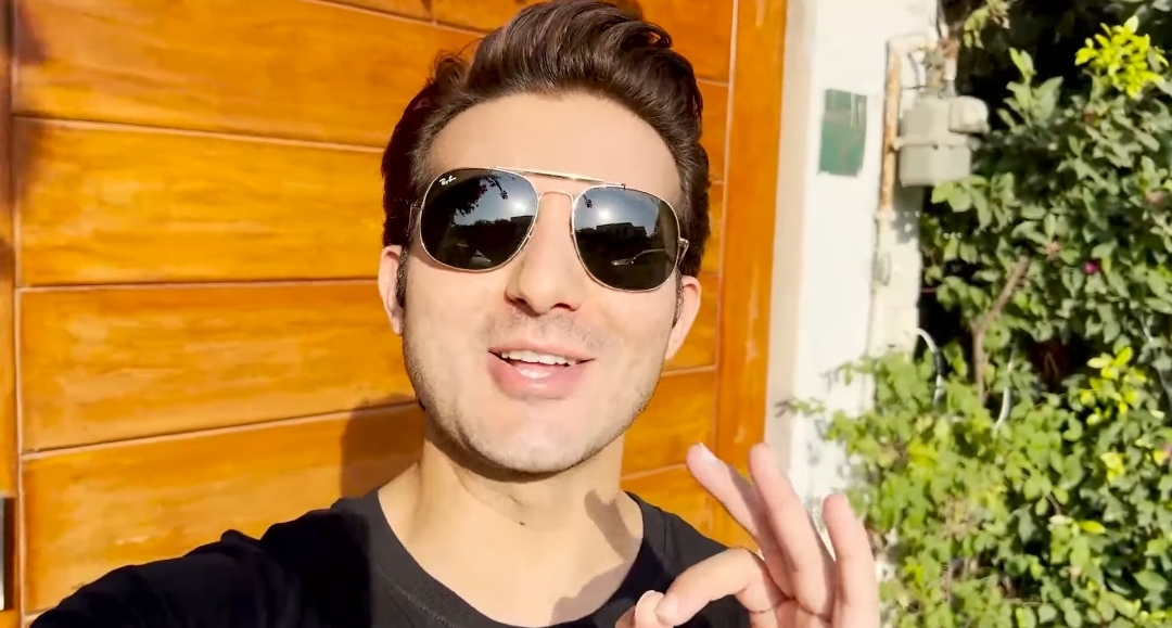 Sadaf & Shahroz New Vlog from Karachi Sea View | Reviewit.pk