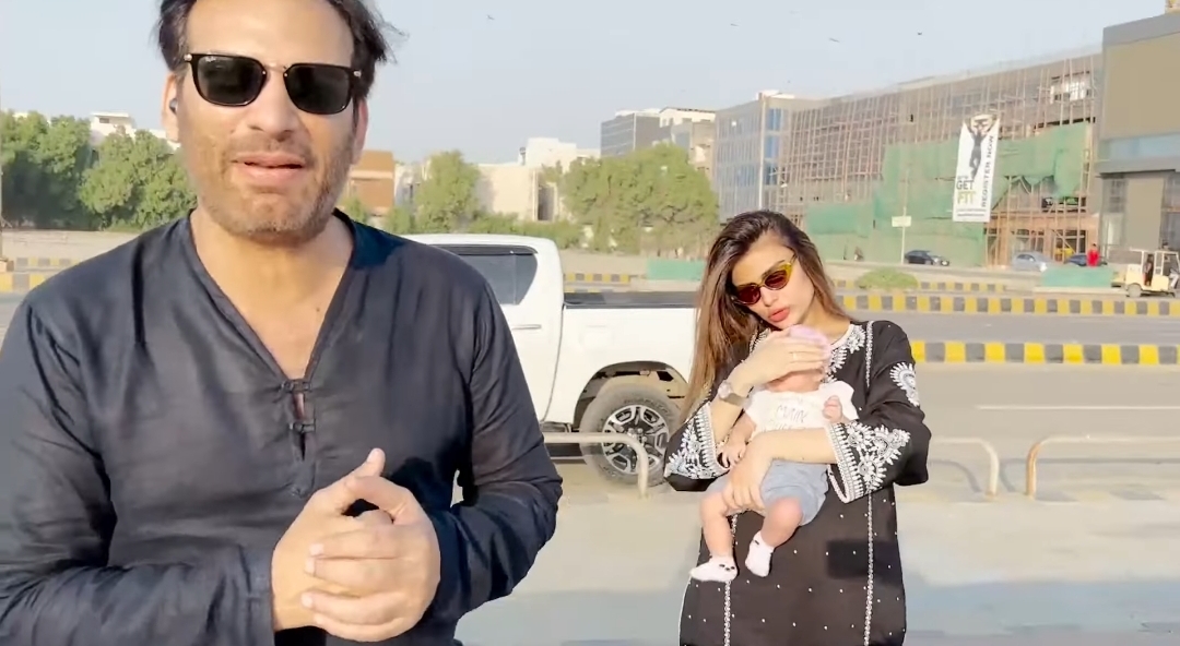 Sadaf & Shahroz New Vlog from Karachi Sea View | Reviewit.pk