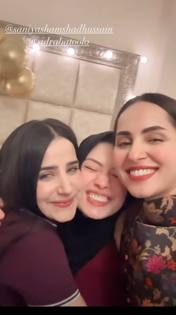 Saniya Shamshad Celebrates Birthday With Friends | Reviewit.pk