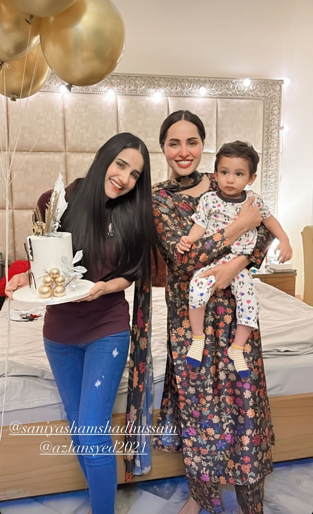 Saniya Shamshad Celebrates Birthday With Friends | Reviewit.pk