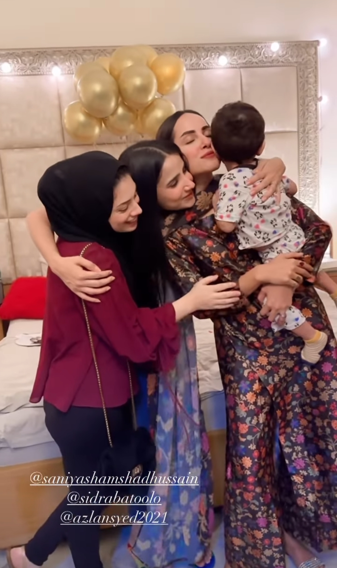 Saniya Shamshad Celebrates Birthday With Friends | Reviewit.pk