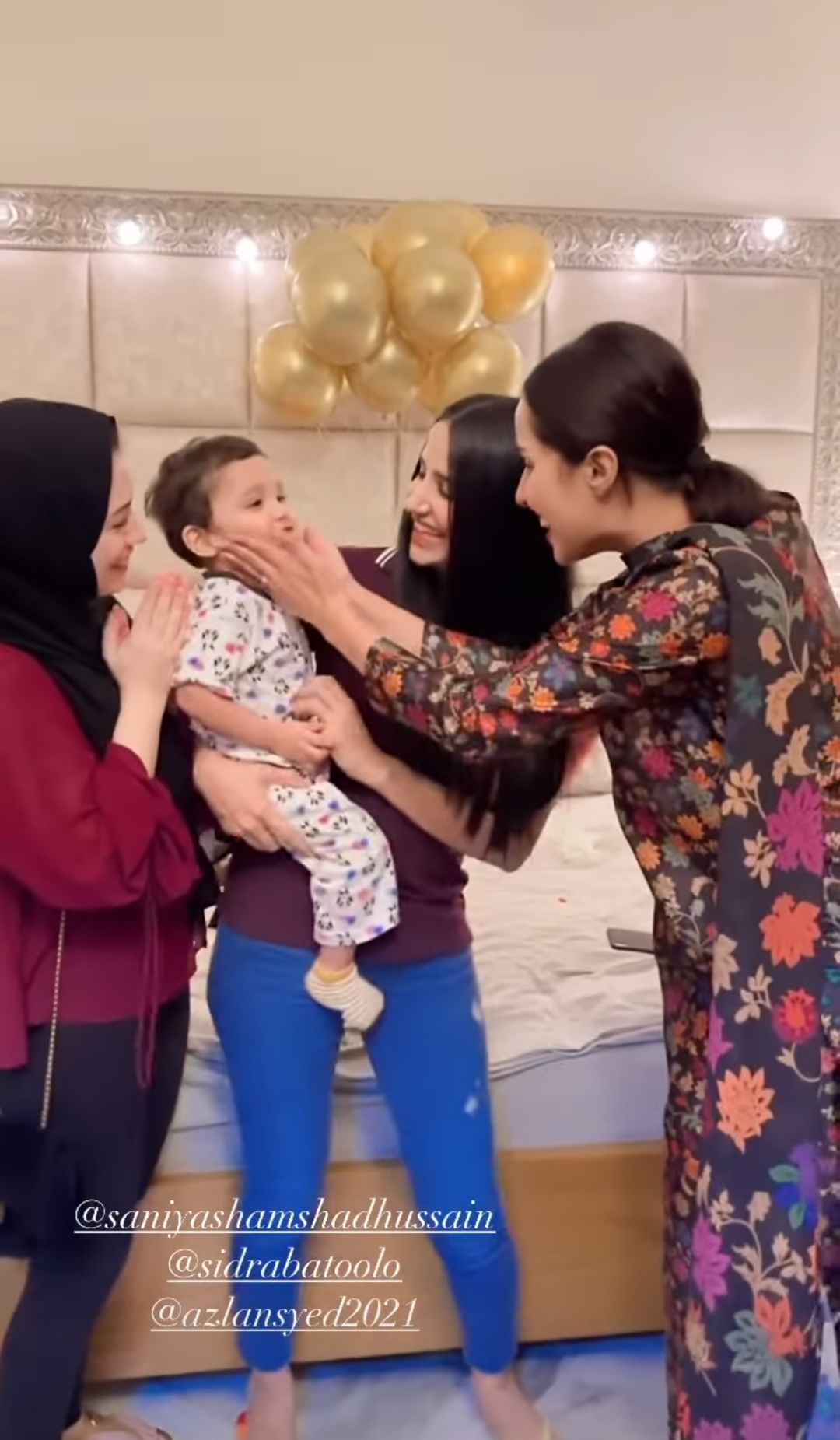 Saniya Shamshad Celebrates Birthday With Friends | Reviewit.pk
