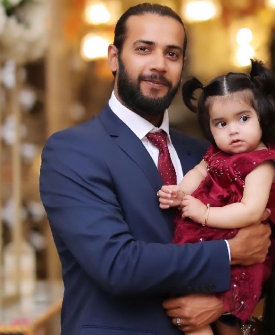 Cricketer Imad Wasim's New Adorable Pictures With His Wife | Reviewit.pk