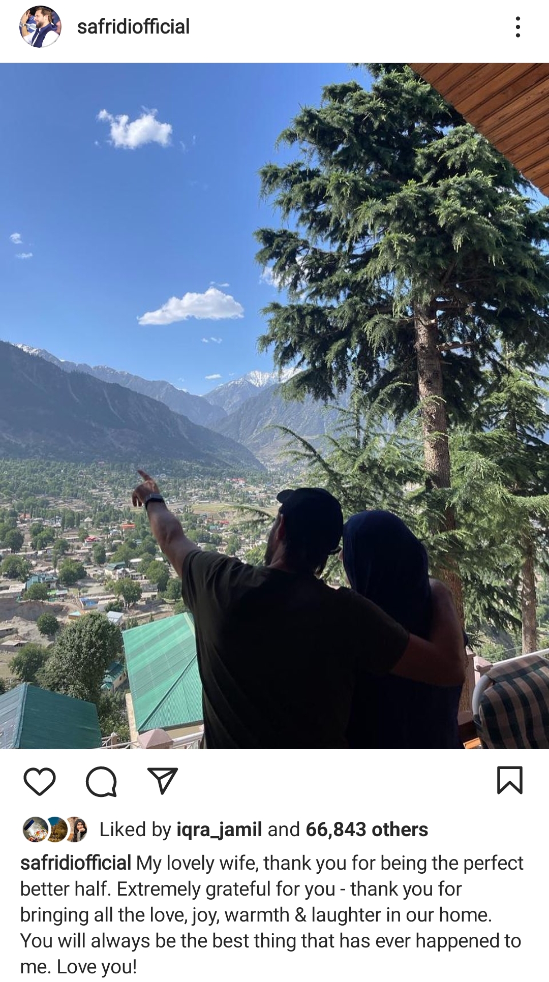 Shahid Afridi's Loved Up Note For His Wife on Anniversary | Reviewit.pk