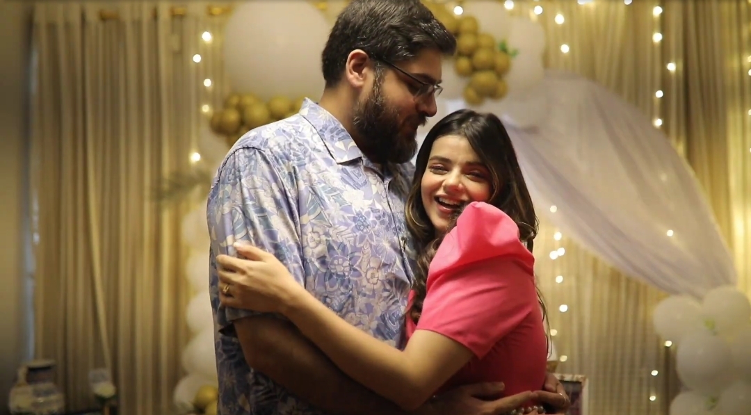 Srha Asghar's Birthday Celebration With Her Husband | Reviewit.pk