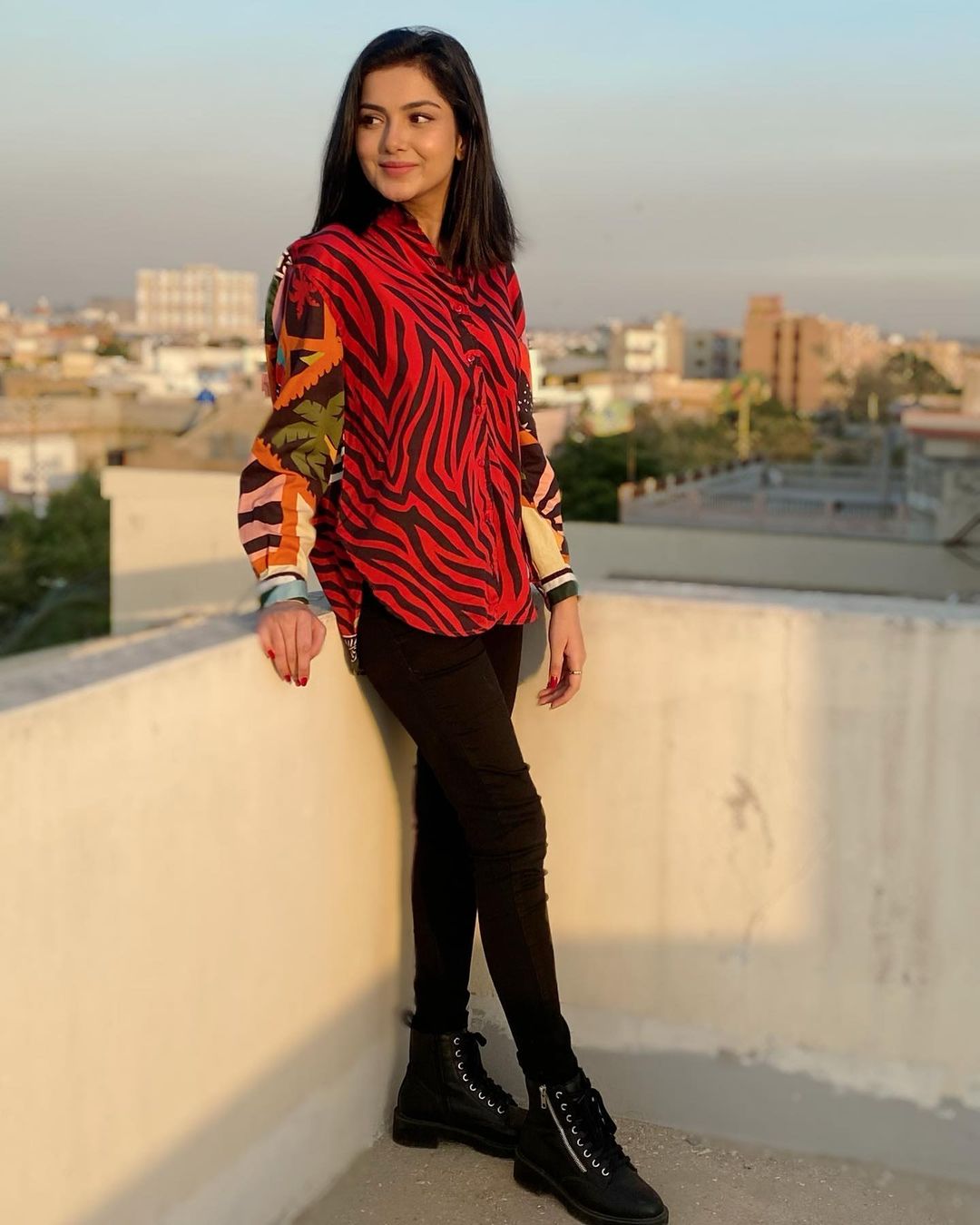 Syeda Tuba Anwar's Adorable Pictures & Insta Reels for Fans | Reviewit.pk
