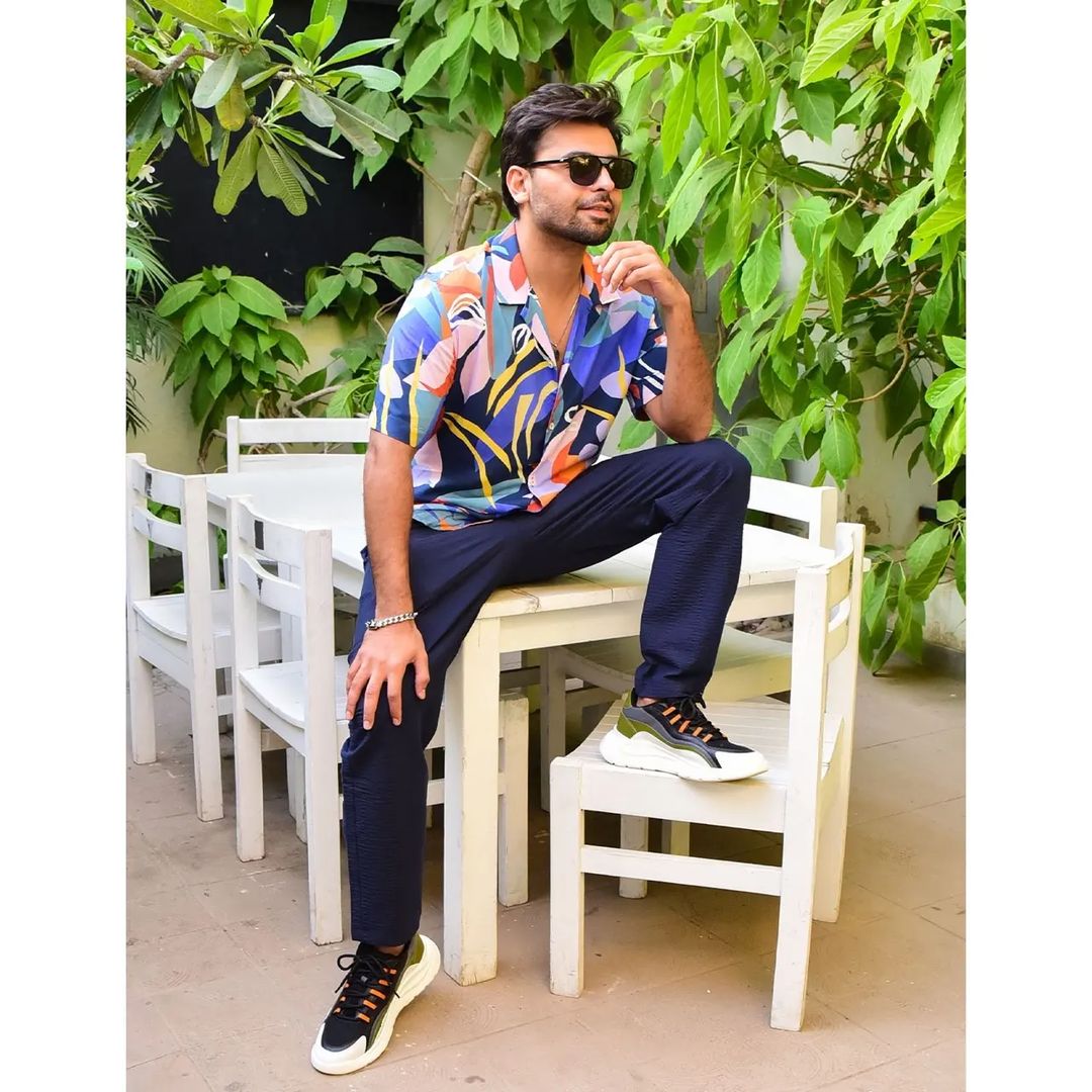 Pictures of Tich Button Cast from Press Meet Up | Reviewit.pk