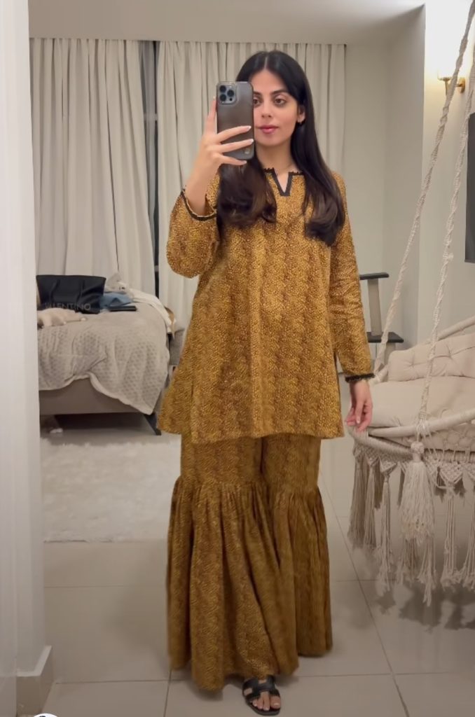 Yashma Gill Treats Fans With Extremely Adorable Pictures | Reviewit.pk