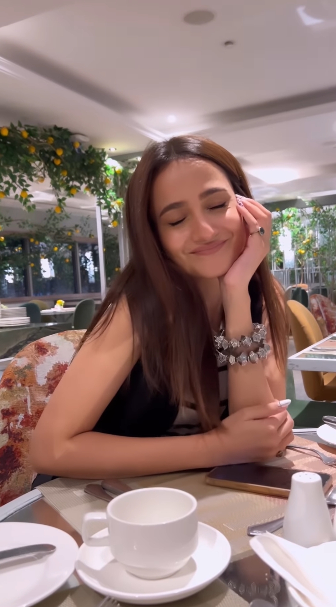 Zarnish Khan's Stylish New Pictures from Her Vacation | Reviewit.pk