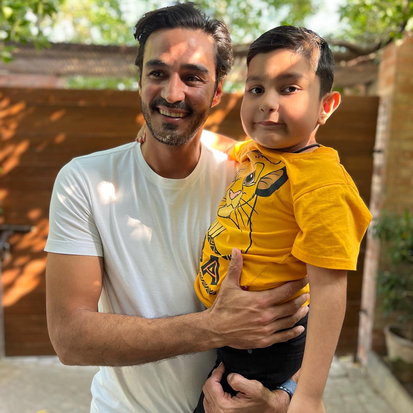 Ahmad Ali Butt Spends Off Time With Wife And Son | Reviewit.pk