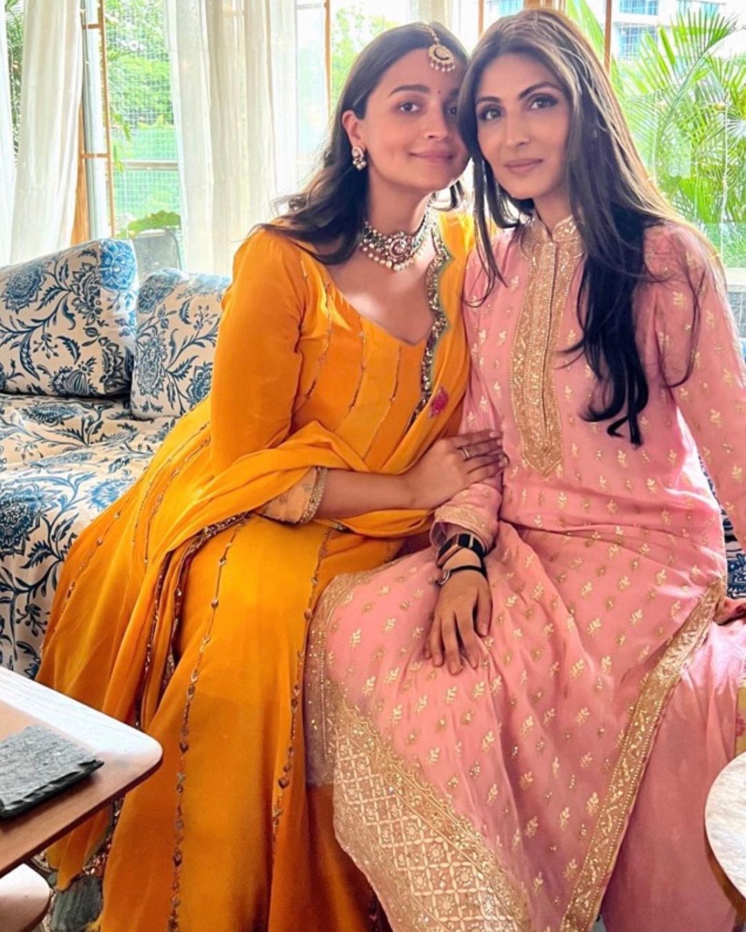Alia Bhatt Celebrates Traditional Baby Shower | Reviewit.pk