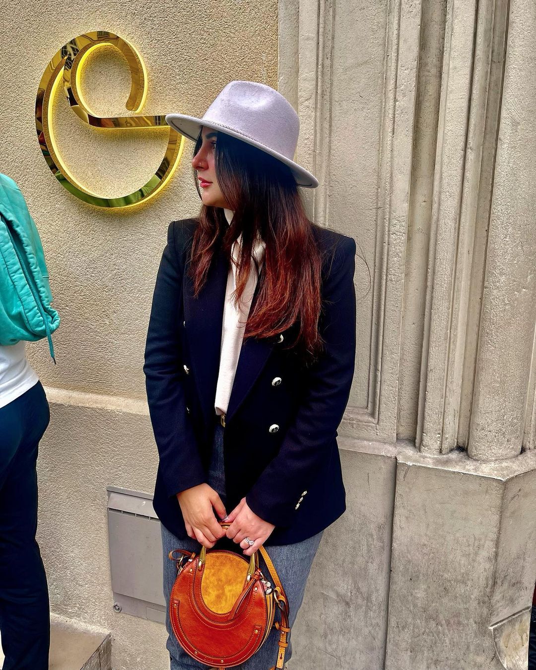 Areeba Habib Is A Vision To Behold On Paris Trip | Reviewit.pk