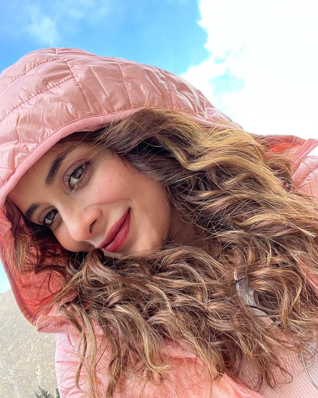 Actress Azekah Daniel Enjoys In Beautiful Skardu Valley | Reviewit.pk