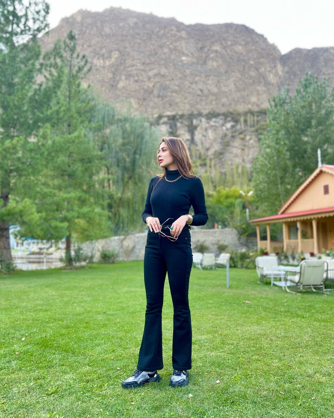 Actress Azekah Daniel Enjoys In Beautiful Skardu Valley | Reviewit.pk