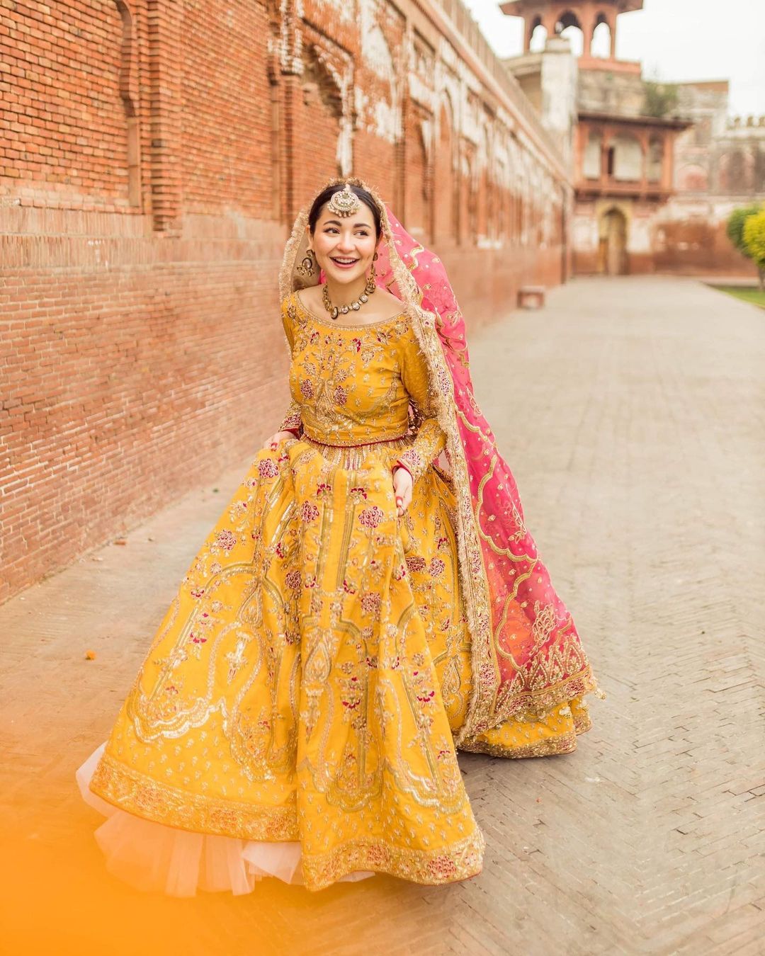 Farhan Saeed And Hania Aamir Make Most Gorgeous Couple In Latest Clicks ...