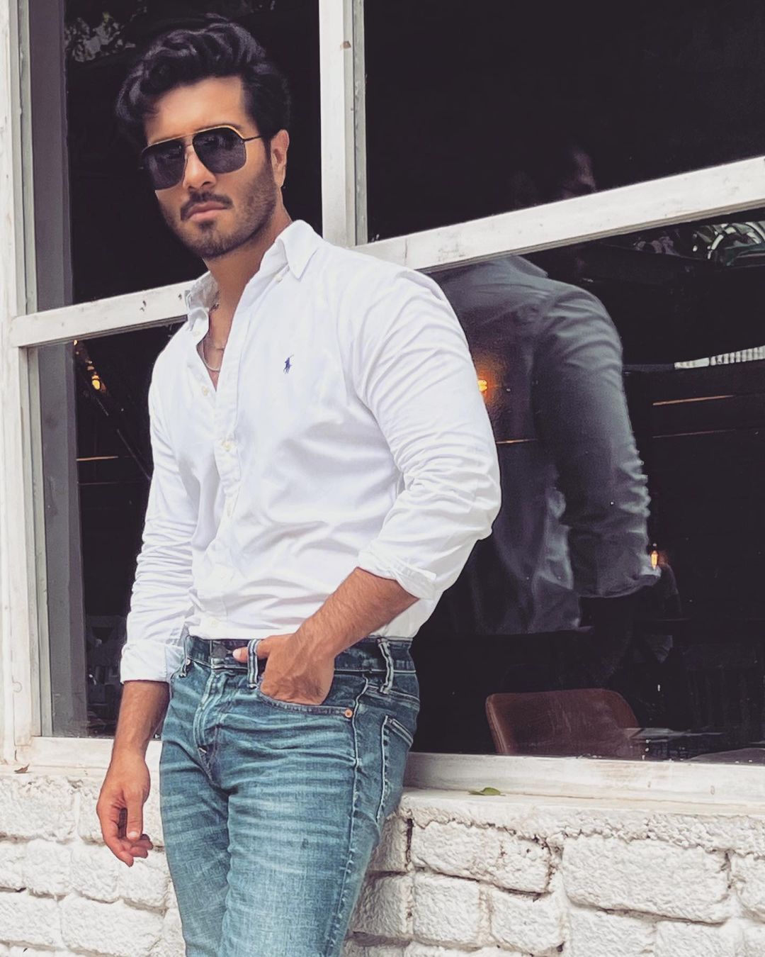 Feroze Khan Criticized For Thanking Fans For Support | Reviewit.pk