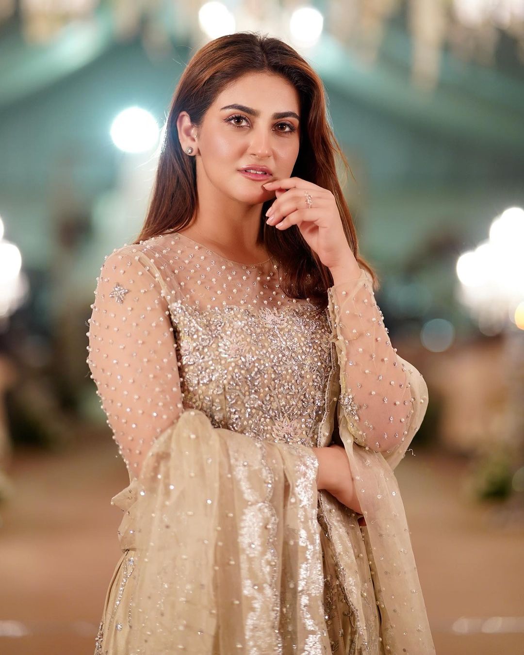 Beautiful Hiba Bukhari Shines At A Friend's Walima | Reviewit.pk