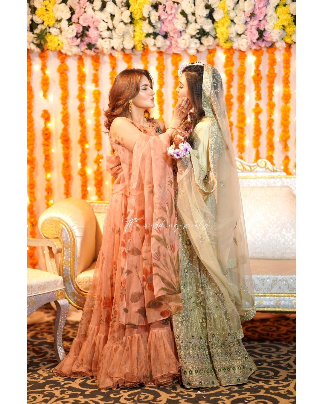 Beautiful Hiba Bukhari Shines At A Friend's Walima | Reviewit.pk