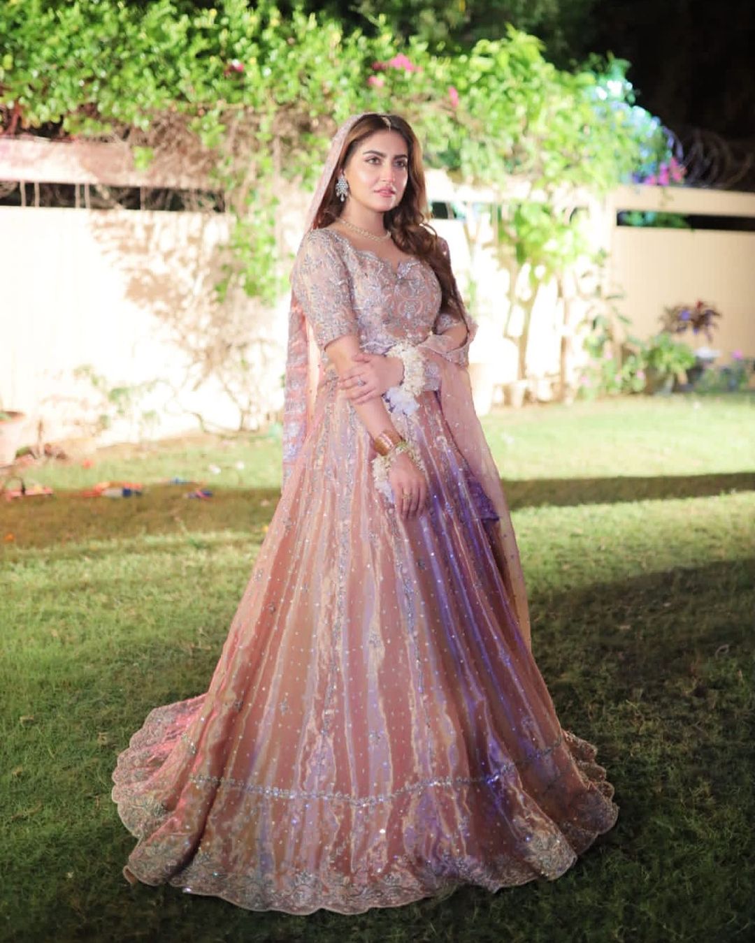 Hiba Bukhari And Arez Ahmed's Latest Romantic Shoot | Reviewit.pk