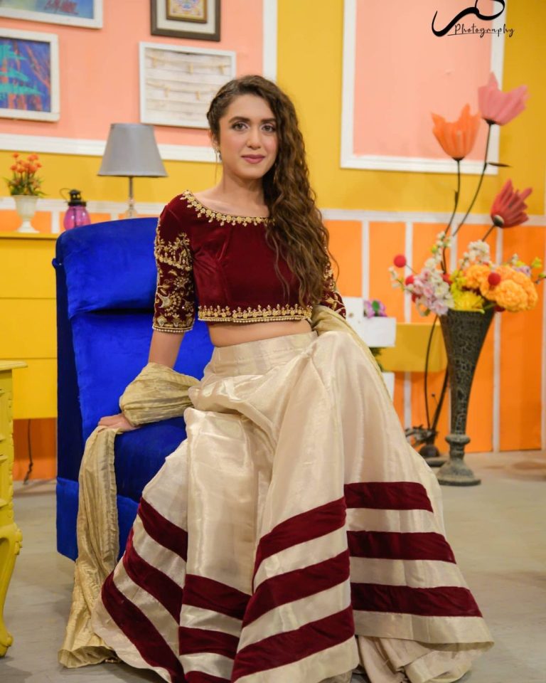 Beautiful Clicks Of Hira Umer Aka Maryam From Mere Humsafar | Reviewit.pk