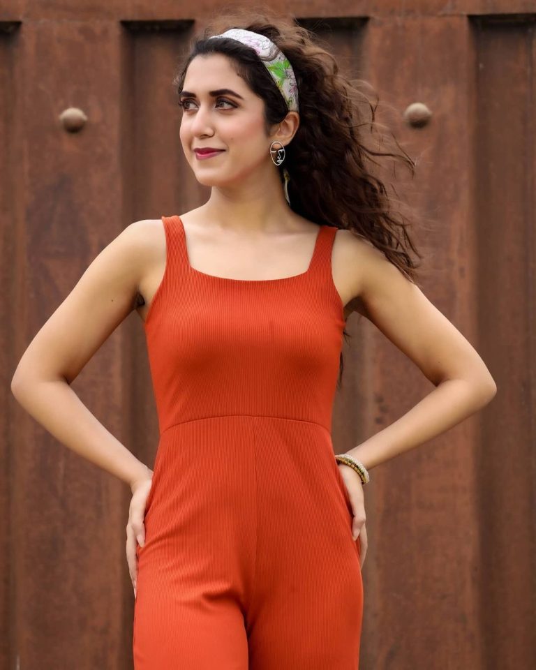 Beautiful Clicks Of Hira Umer Aka Maryam From Mere Humsafar | Reviewit.pk