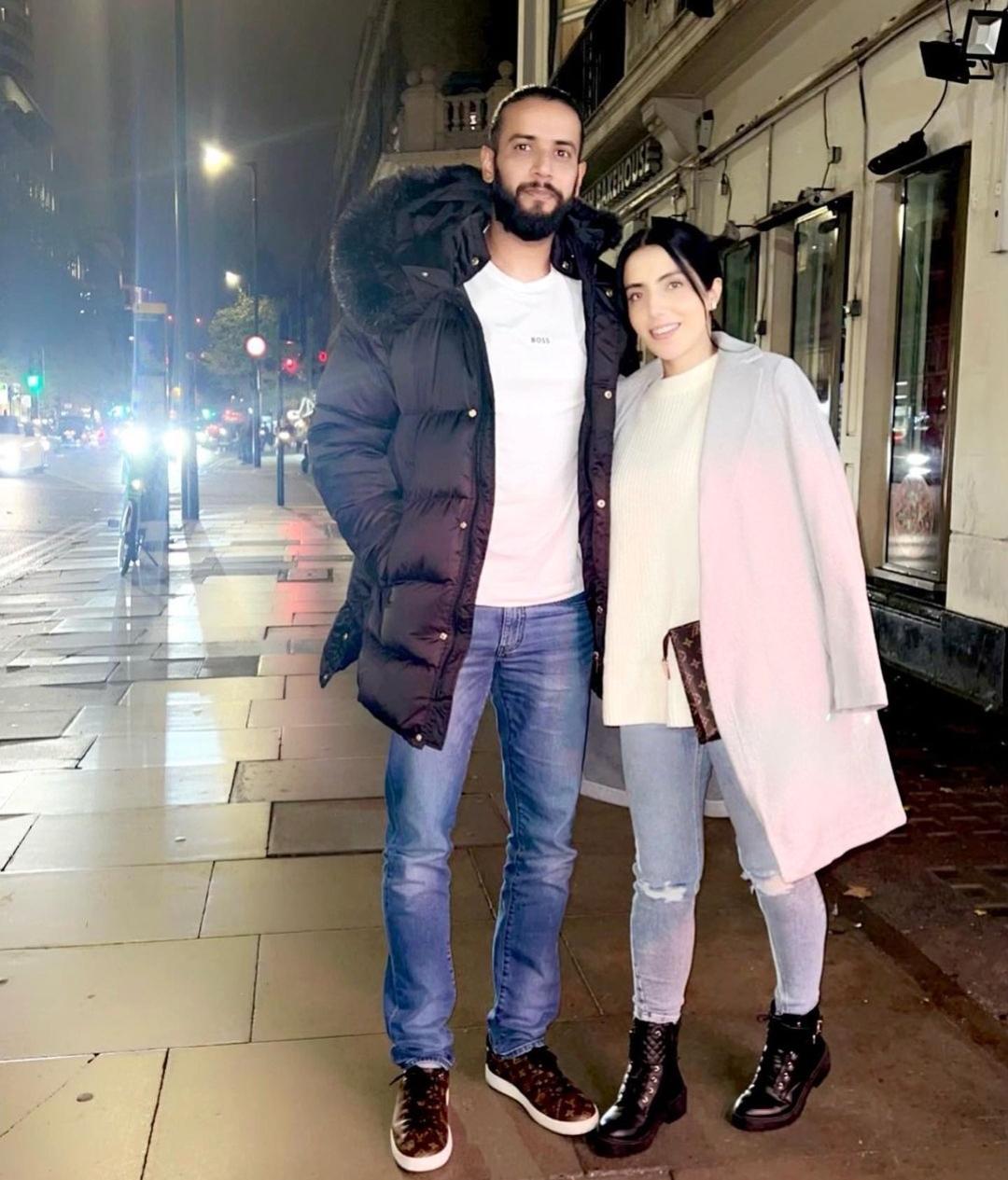 Cricketer Imad Wasim's New Adorable Pictures With His Wife | Reviewit.pk