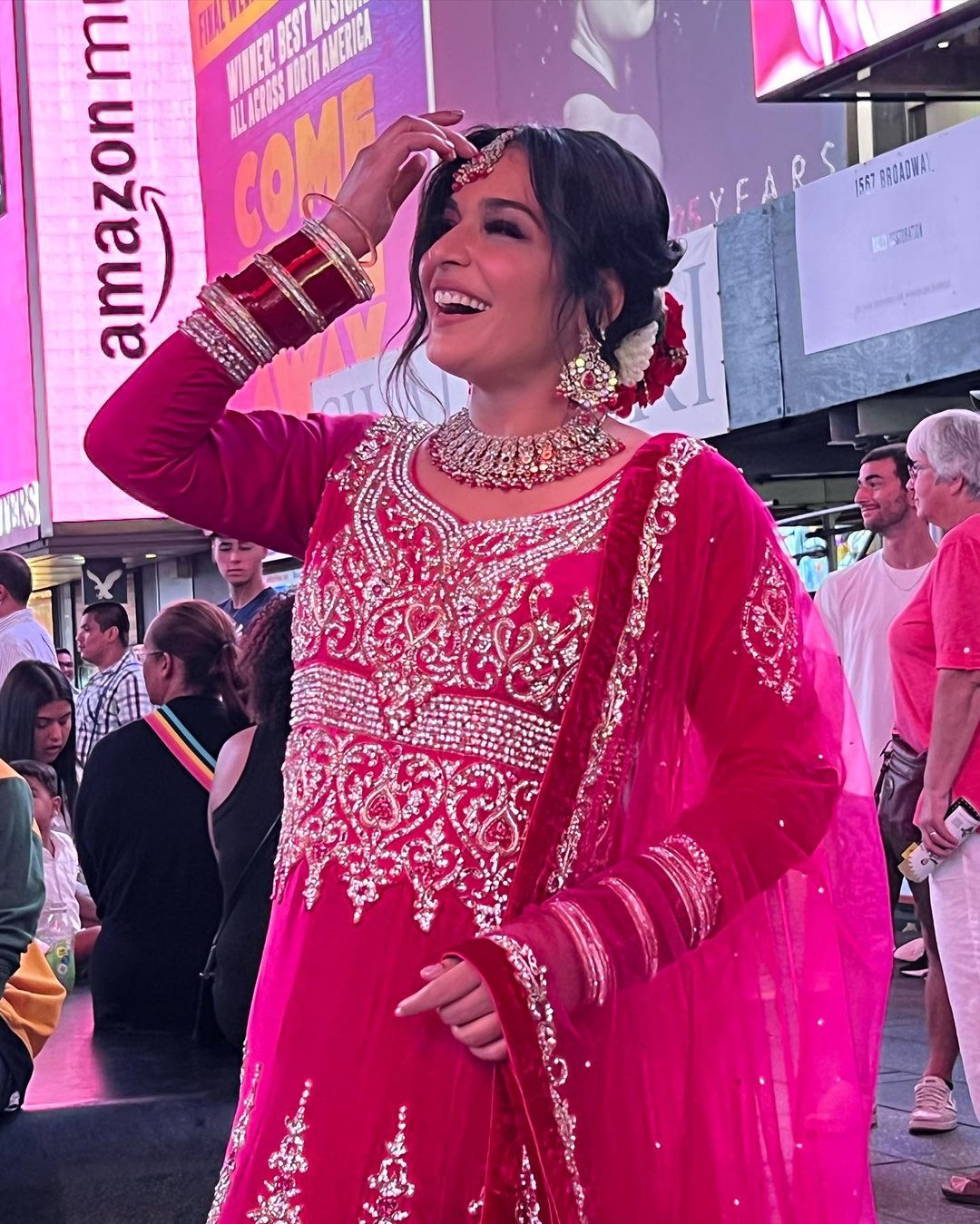 Meera Jee Dazzles In Western Look | Reviewit.pk