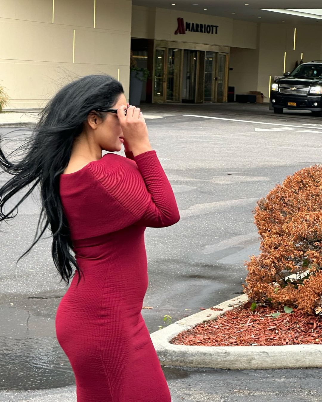 Meera Jee Dazzles In Western Look | Reviewit.pk