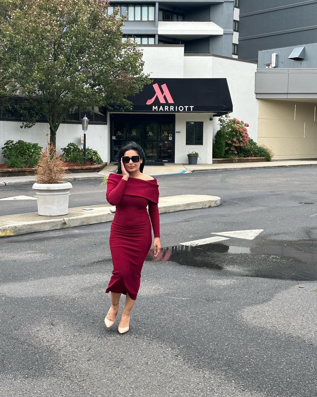 Meera Jee Dazzles In Western Look | Reviewit.pk