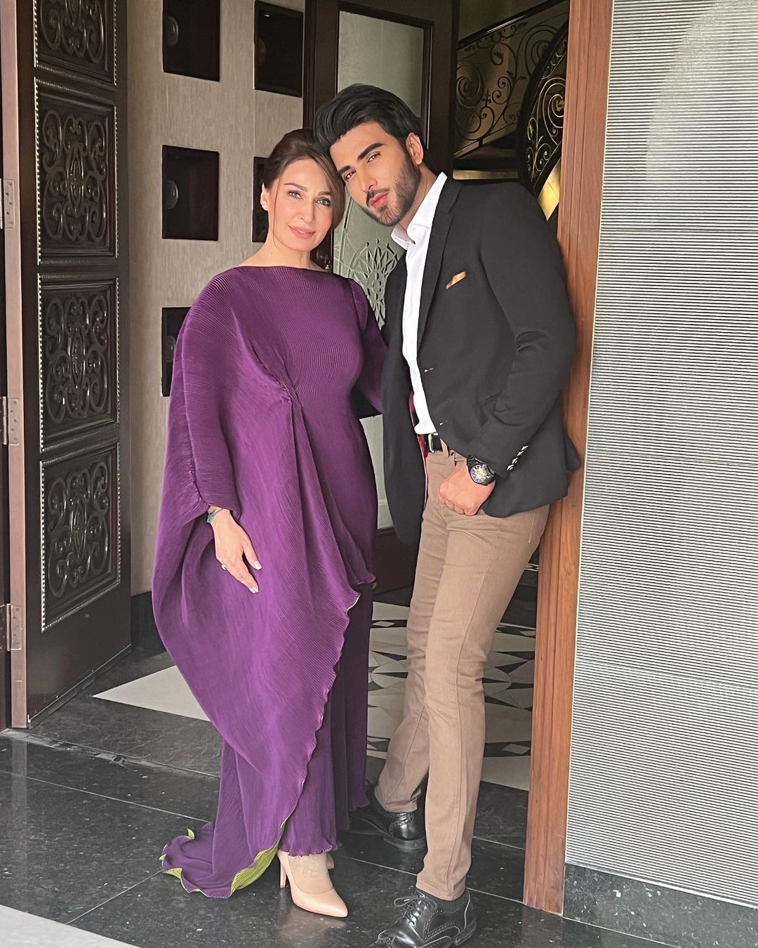 Reema Khan Arranges A Surprise Birthday Party For Imran Abbas | Reviewit.pk