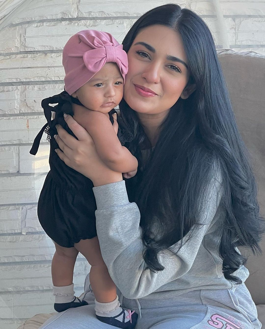 Beautiful Photos Of Sarah Khan With Baby Alyana Falak
