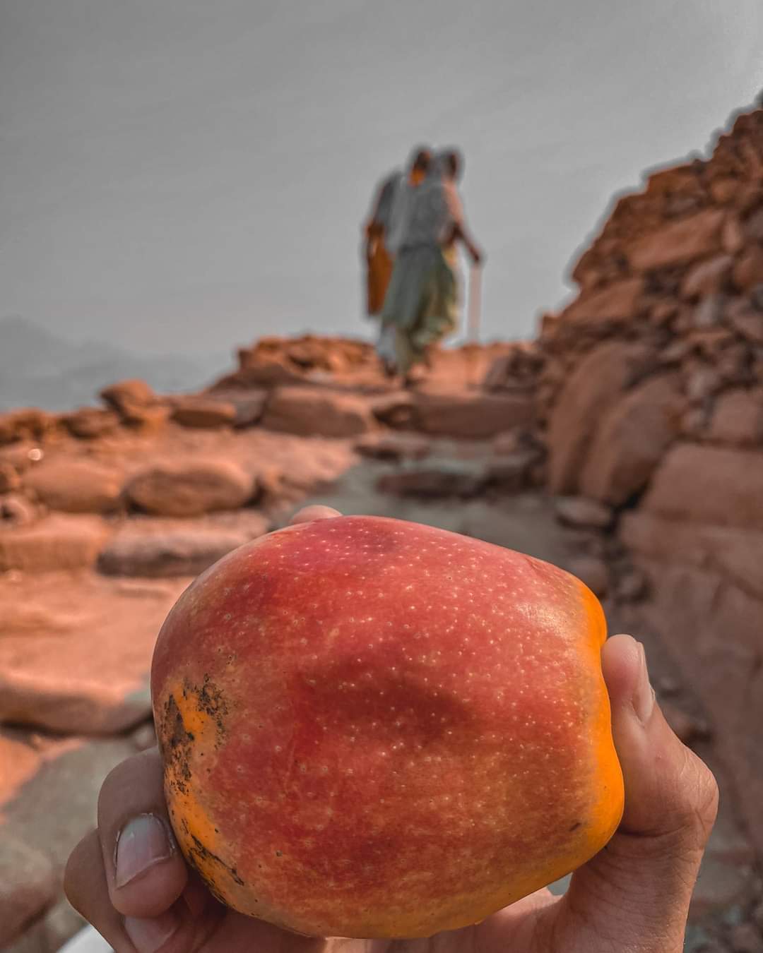 Abdullah Qureshi Shares New Pictures From Cave Thawr Makkah | Reviewit.pk