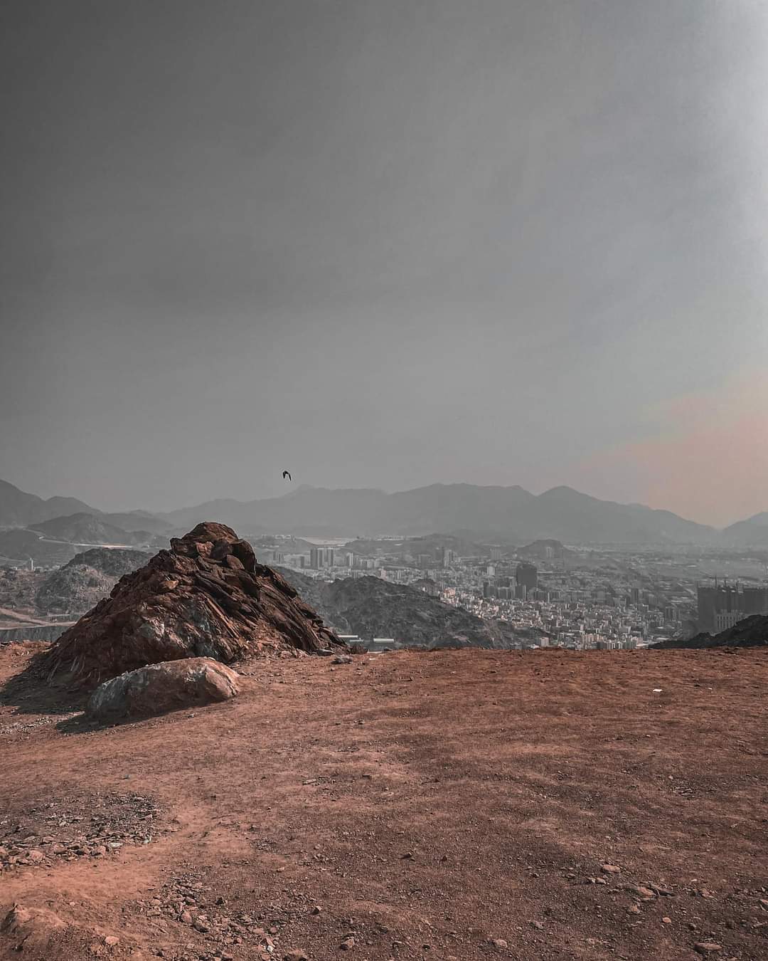 Abdullah Qureshi Shares New Pictures From Cave Thawr Makkah | Reviewit.pk